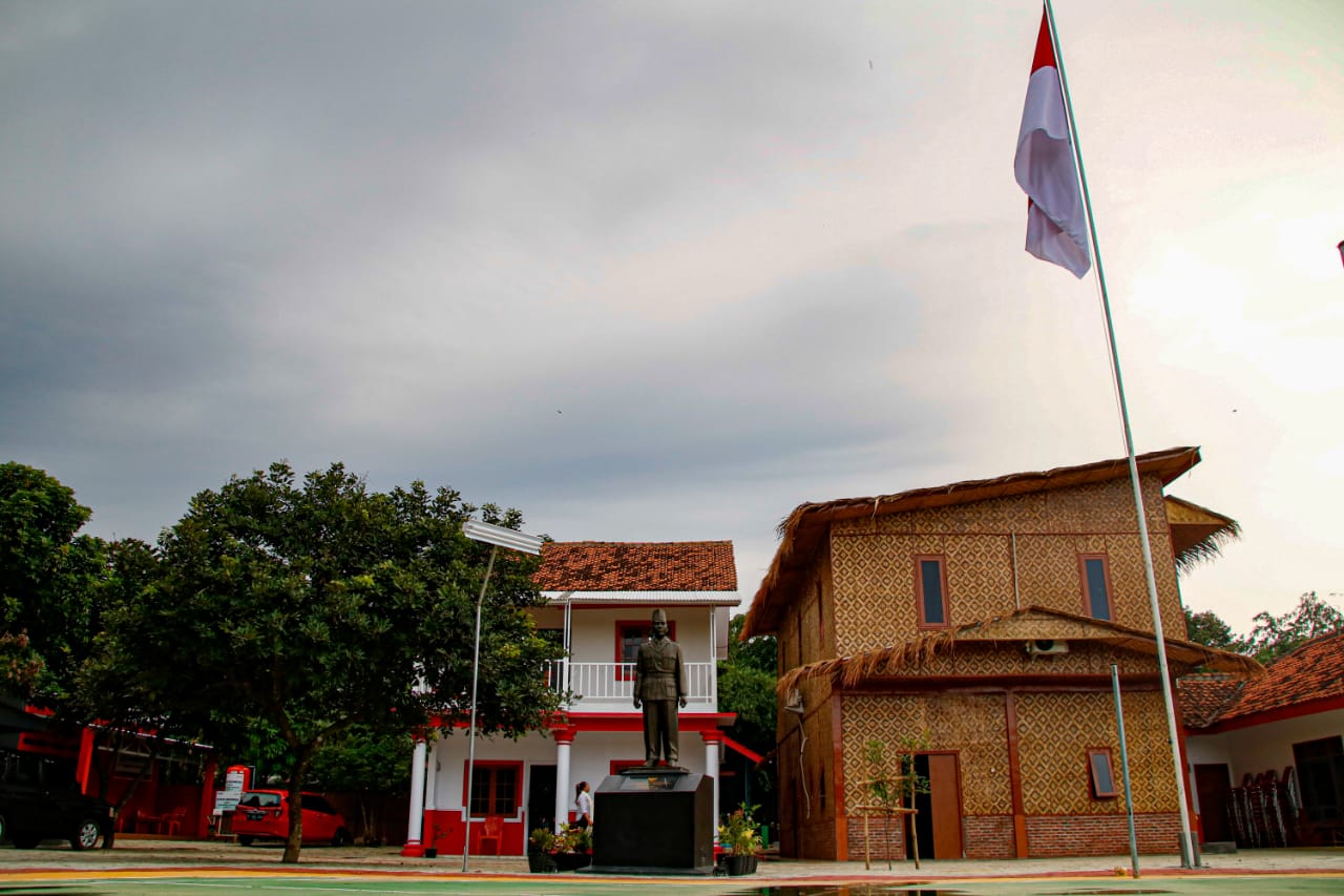 Karang Tumaritis, Padepokan Kebangsaan Yang Terlahir di Sabtu Legi