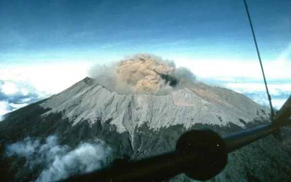 Misteri Gunung Raung dan Kerajaan Macan Putih yang Melegenda Misteri Gunung Raung dan Kerajaan Macan Putih yang Melegenda